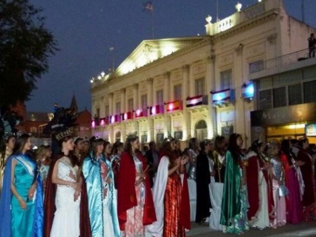 Saber Mas Santa Fe - Las reinas que van por la “corona” en la Fiesta ...